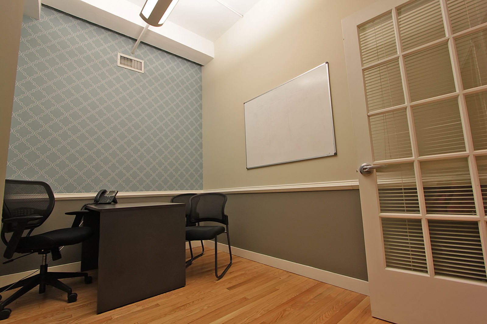 Meeting Room - Select Office Suites – Full Time & Virtual